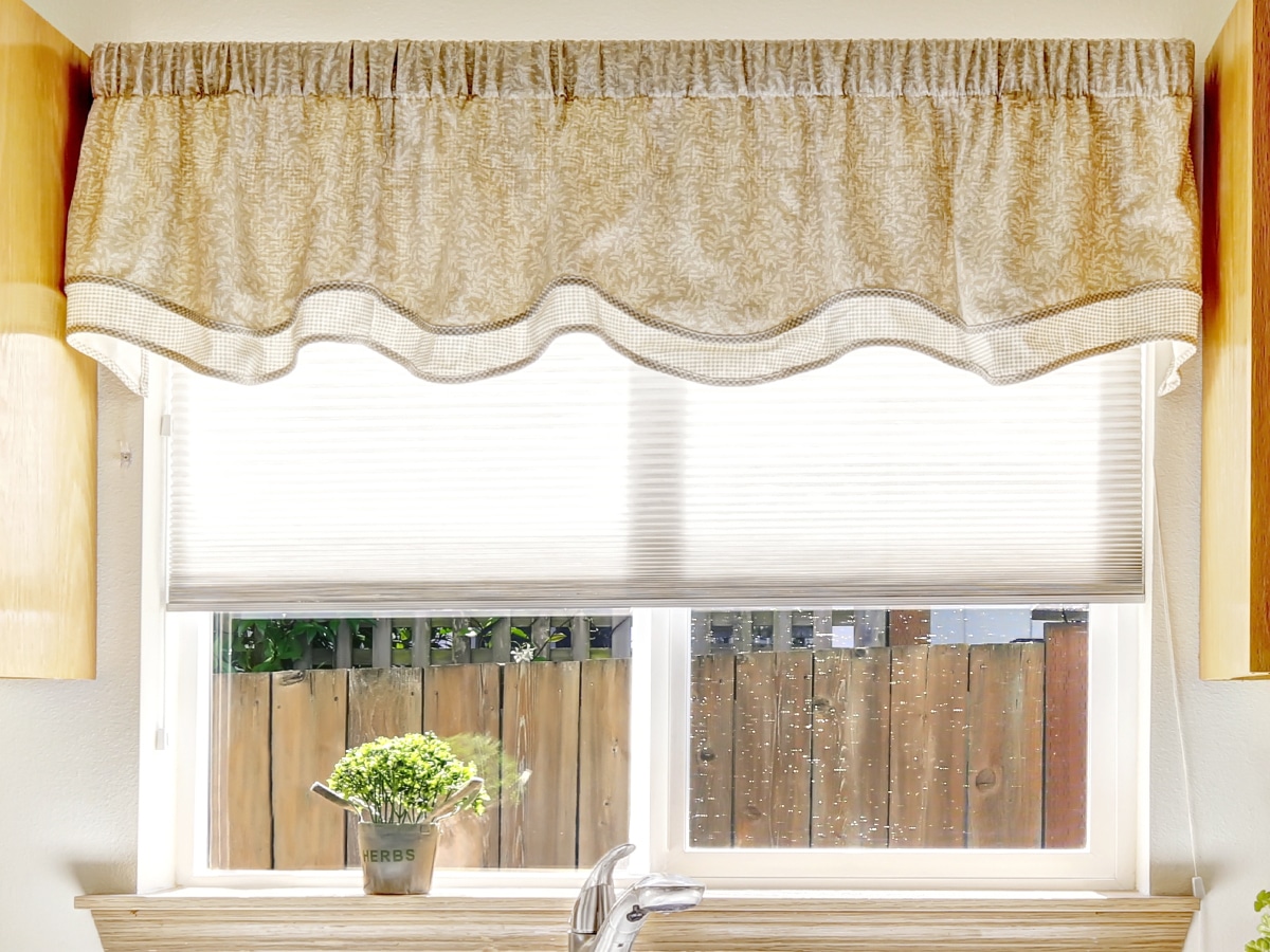 9 Modern Window Valance Ideas | Norman Canada