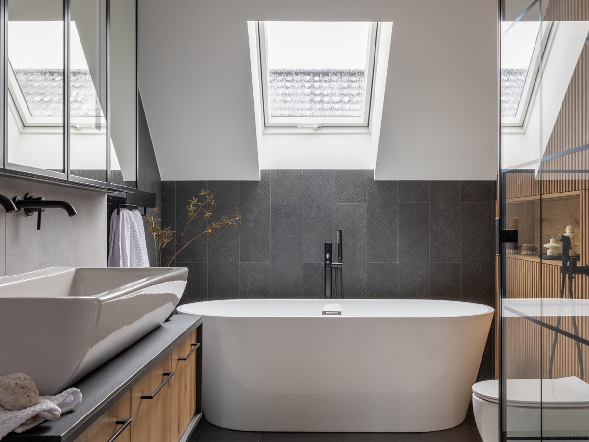 Roof Window vs Skylight: What's the Difference | Norman Canada