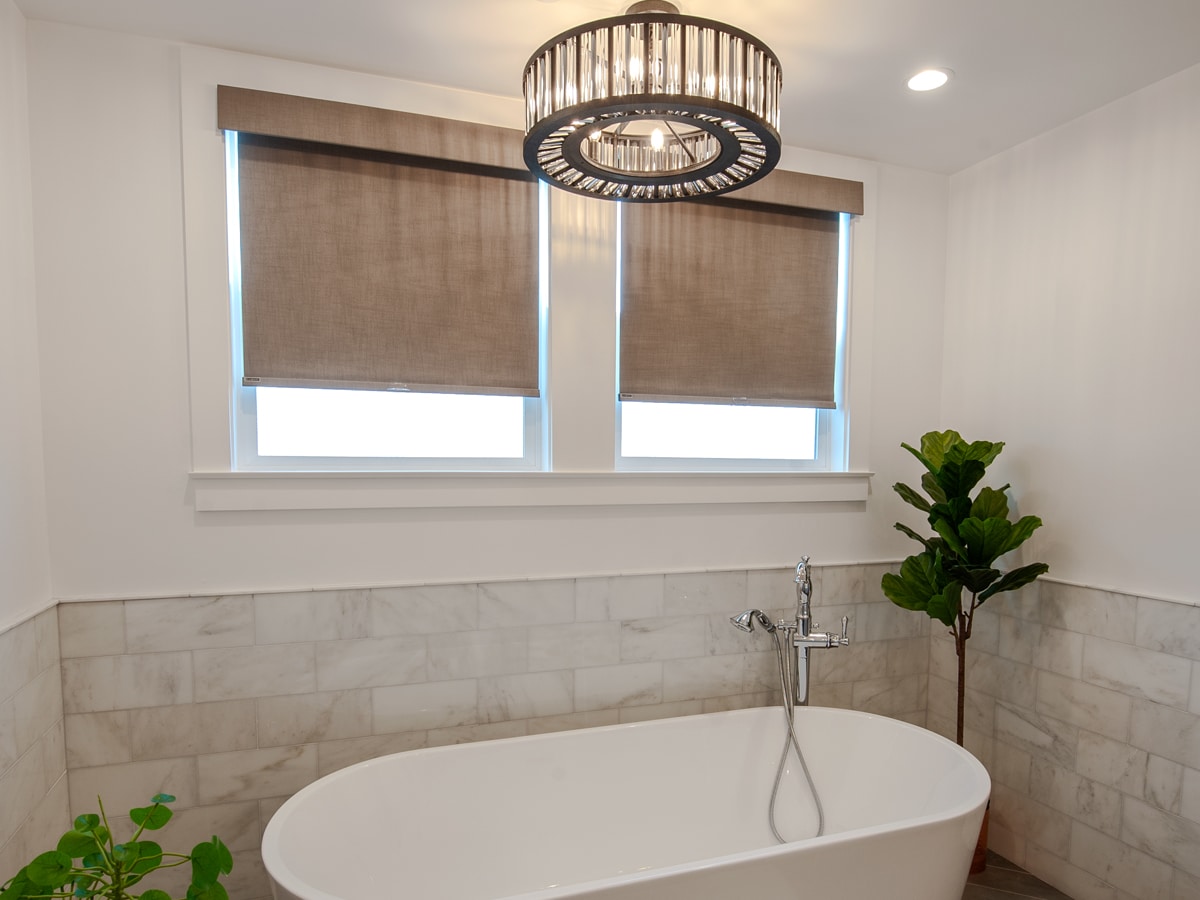 Best Bathroom Window Treatment Ideas | Norman Canada